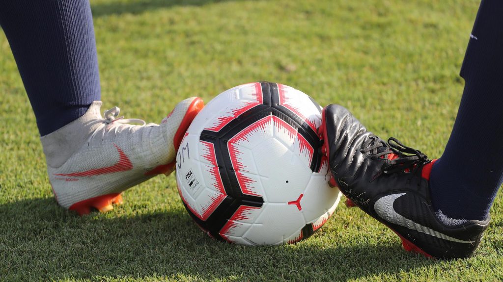 Best Soccer Ball Reviews (2023): Our Favorite Ones For All Levels - Top ...